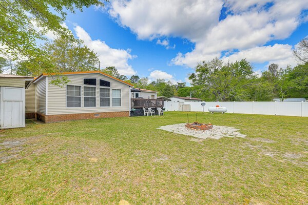 Walk To Hadnot Creek: Coastal Escape W/ Yard - Emerald Isle, NC