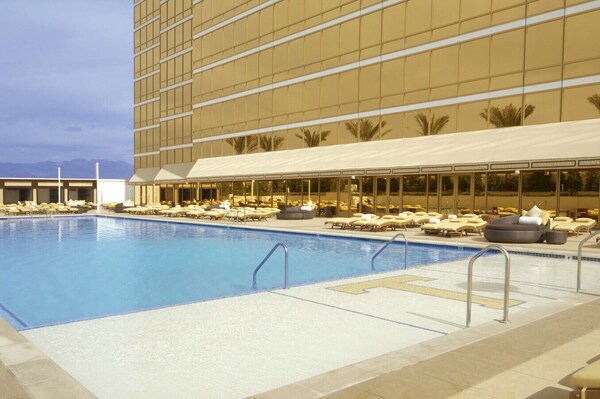 Trump International Hotel - 3 Min Walk To Strip - Las Vegas, NV