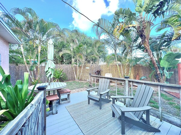 Coastal Cottage 227 - Walk To Beach, King Bed - Cocoa Beach, FL
