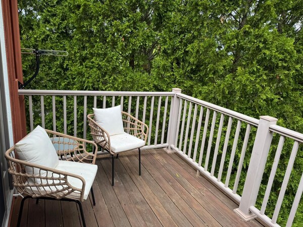 Completely Renovated, Finished Just This April Of 2025 & 5 Minutes To The Beach! - Charlestown, RI