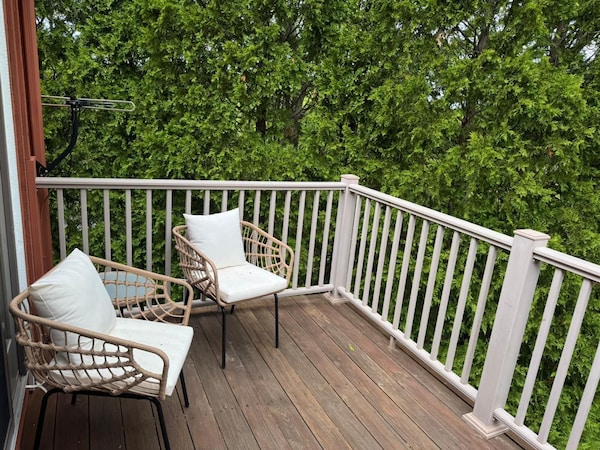 Completely Renovated, Finished Just This April Of 2025 & 5 Minutes To The Beach! - Charlestown, RI