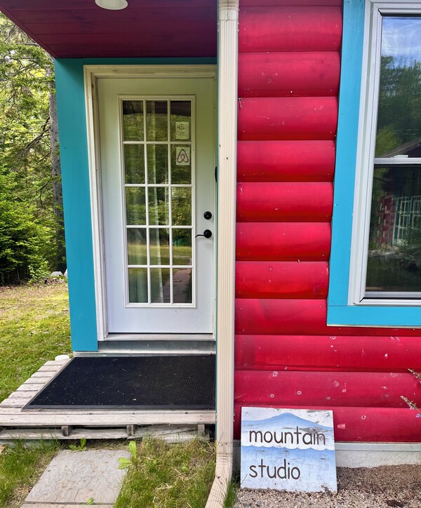 Bright, Quiet Studio Apartment In Beautiful Blue Hill Close To Acadia And Hiking - Orland, ME