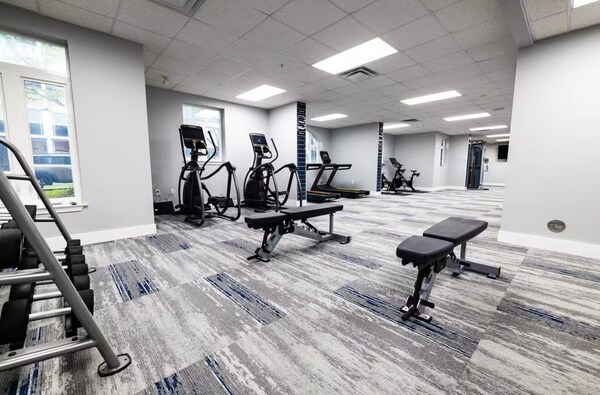 Spacious 4-bedroom Apartment With Fitness Room, Wifi In Delightful Charlotte - Charlotte