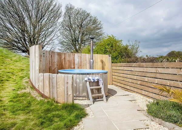3 Bedroom Accommodation In Radstock - サマセット