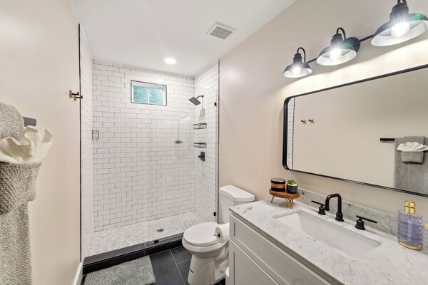 City Sleek Meets Farmhouse Chic! - Atlanta, GA