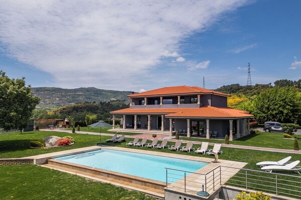 Hostwise  Douro View Villa W/ 10 Suites And Pool - Baião