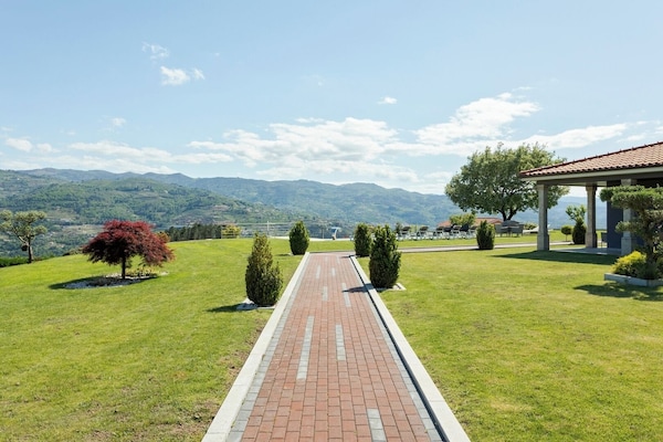 Hostwise  Douro View Villa W/ 10 Suites And Pool - Baião