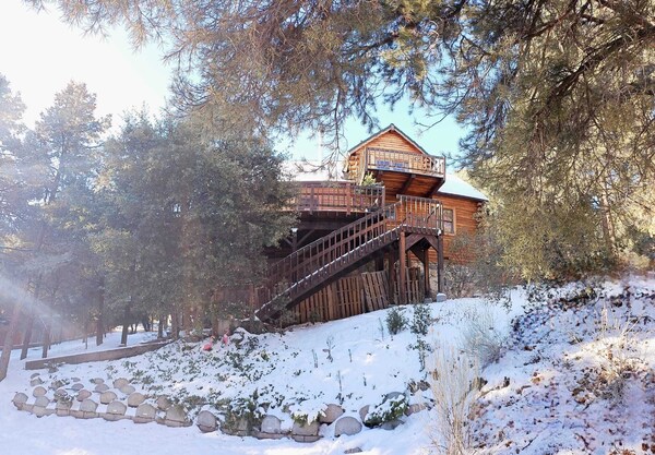 Mountain Vista Hideaway: Glamping In Your Own Private Treehouse - Pine Mountain Club, CA