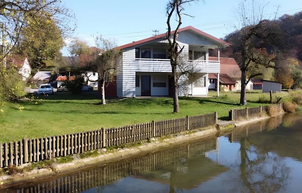 Wohnung 3  Helle Ferienwohnung Mit Balkon & Flusszugang - Hayingen