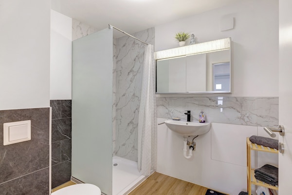 Apartment 'Schöne Garten' With Mountain View, Wi-fi And Air Conditioning - Albstadt