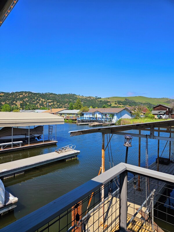 Clearlake Serenity House - Clearlake, CA