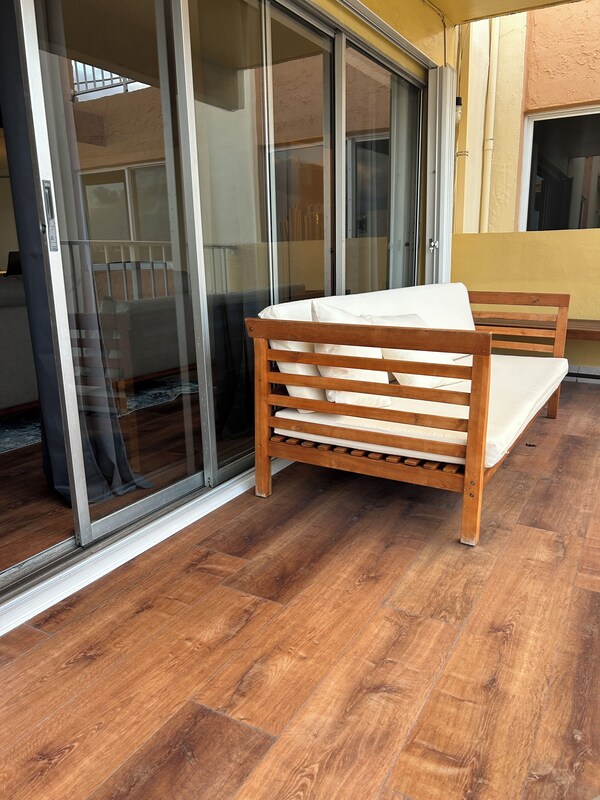 Bright & Spacious 2-bedroom In Sunny Isles  Wifi, Ac & No Hidden Fees! - Sunny Isles Beach, FL