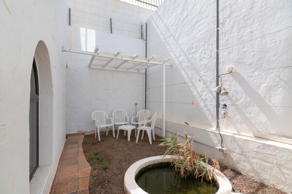 Vacation Apartment 'Apartamento Con Jardín' With Mountain View, Private Garden And Wi-fi - Playa del Inglés