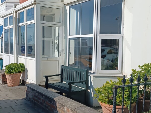 Beach Haven, Pet Friendly, Character Holiday Cottage In Aberystwyth - Aberystwyth