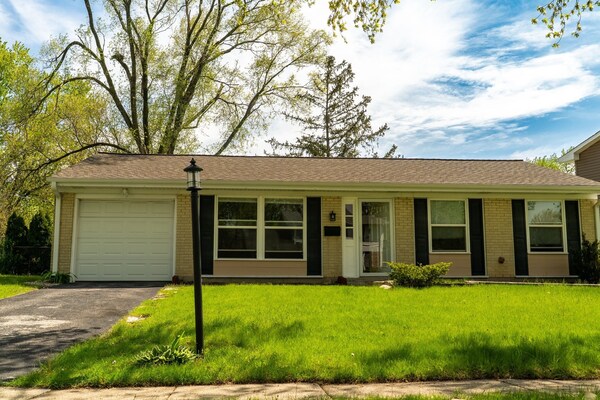 "Spacious 2br Retreat With Office, Stunning Backyard & Grill In Hanover Park" - Bartlett, IL