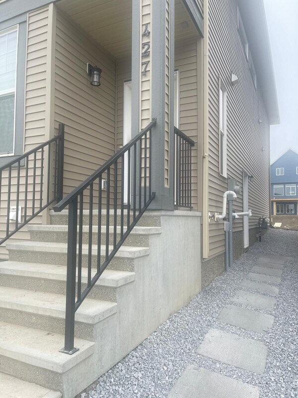 Feel Like Home Spacious 2-bedroom 1 Bath Suite In Nw Calgary - Calgary