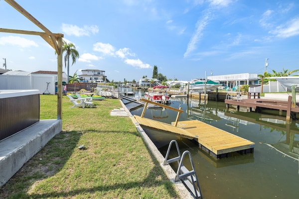 Open For Scalloping! Waterfront 2br Home W/ Jacuzzi, Private Dock, Gulf Access  Dog Friendly! - Hudson, FL