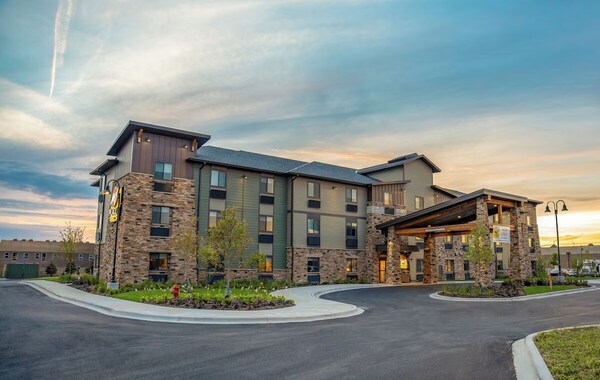 Relaxing North Aurora Stay | Pet-friendly, Kitchen & Free Parking - Oswego, IL