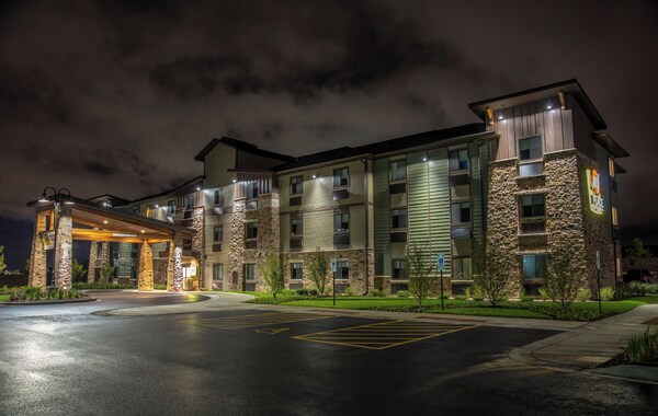 Comfortable North Aurora Stay | Pet-friendly And Fully Equipped Kitchen - Oswego, IL
