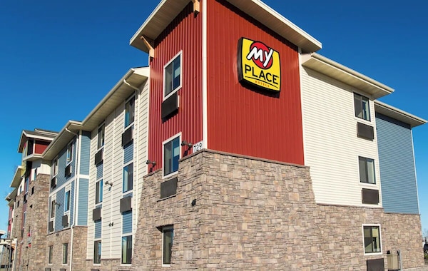 Comfortable Pet-friendly Rooms With In-room Kitchens And Free Parking Included - Anchorage, AK