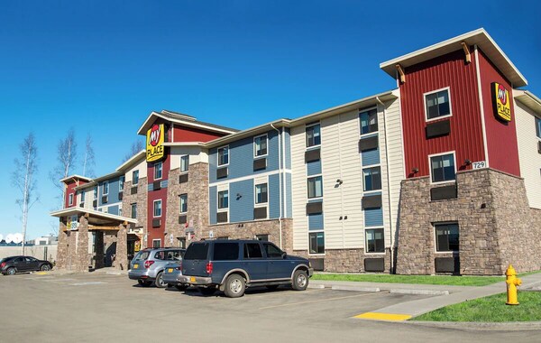 Fully Equipped Rooms With Kitchens, Pet Access, And Convenient Free Parking - Anchorage, AK