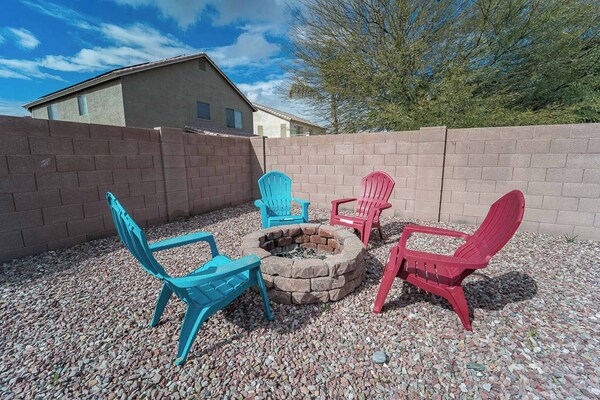 Kostenlose Poolheizung - Modern Und Hell, Feuerstelle - Casa Grande, AZ