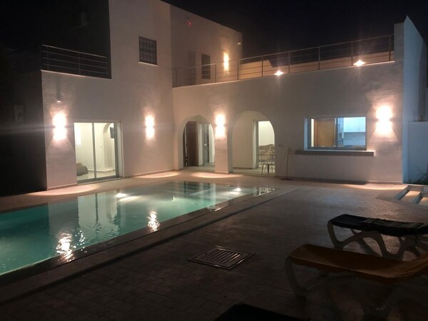 Charming 4-bedroom Villa With Swimming Pool.wifi And Ac In Djerba Houmt Souk - 