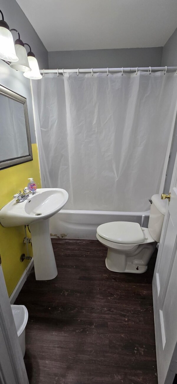 Two Bedroom Cabin - "The Big One" - This Spacious Cabin Gets It's Name Honestly! Cabin Is 800 Sq Ft With Two-bedrooms Feature Three (3) Queen Beds, One (1) Full Size Bed, And Two (2) Futons Allow For A Max Of Twelve (12) People. Conveniently Located - Indiana Beach, Monticello