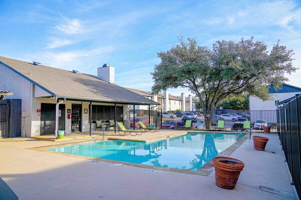The Chandler 412 I Spacious 1 Bed 1 Bath - Irving, TX