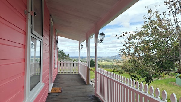 Avocado Orchard Escape With Mountain Views & Artist Studio, Pet-friendly! - Whangārei