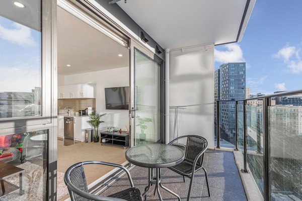 The Airedale In Auckland Cbd - Auckland