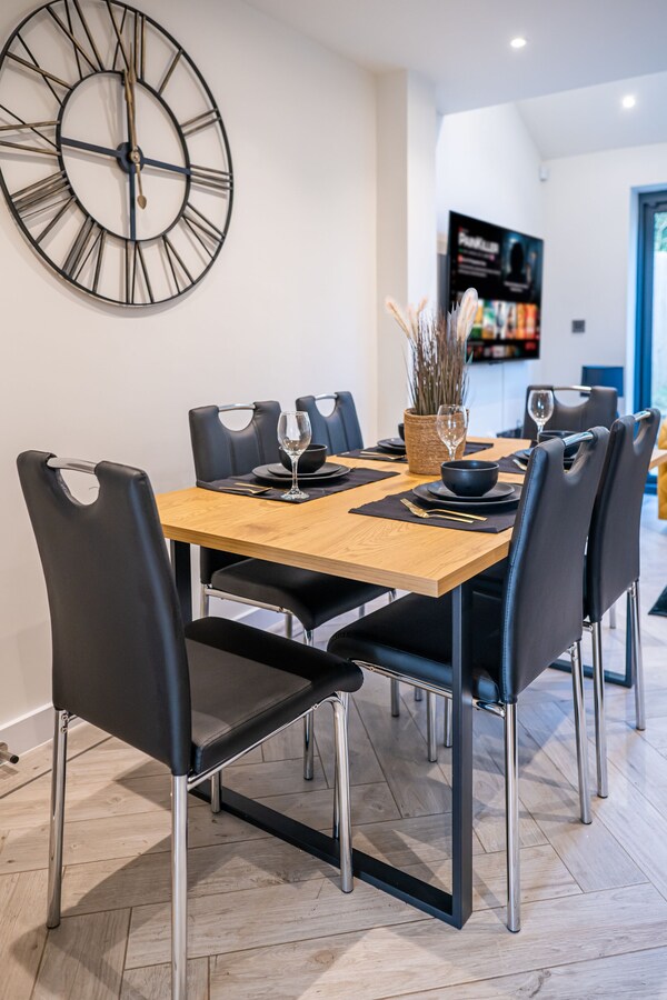 Hayy Comfortable Townhouse Stay In Leeds - 里茲