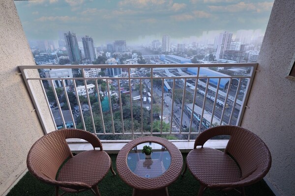 2 Bhk Service Apartment For Family Traveler - Mumbai