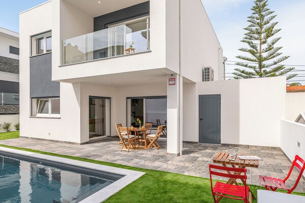 Family House With Pool & Garden - Costa da Caparica
