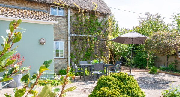 Bay Tree Cottage - Three Bedroom Cottage, Sleeps 5 - Burton Bradstock