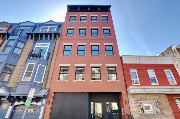 Sunny 2br Loft  Work, Relax, Minutes To Nyc - Jersey City, NJ