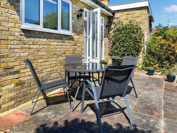 4 Bedroom Accommodation In Broadstairs - Broadstairs