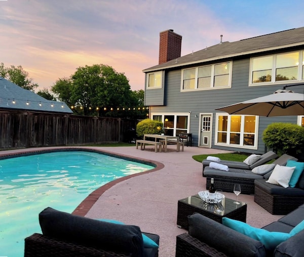 Armadillos Pad  Pool, Game Room, Gym & More - Austin, TX