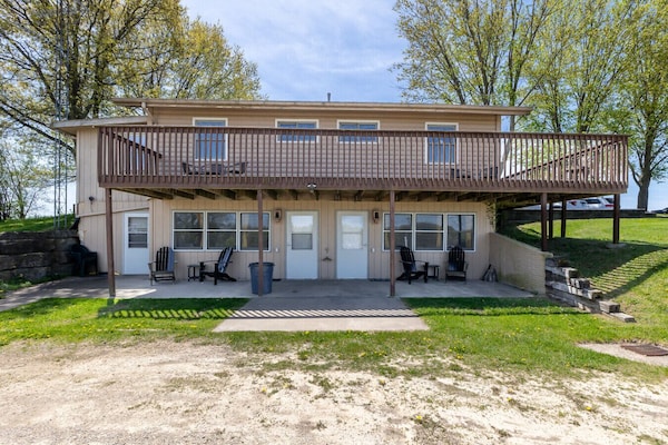 Spacious Suite W/ 2 King Beds | Near Trails, Lake & Golf - Apple River Canyon State Park