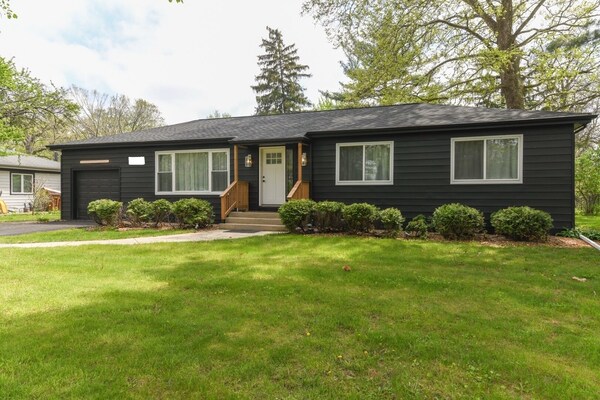Elegant Escape By Downtown Burr Ridge With An Easy Access To Chicago Landmarks - Brookfield, IL