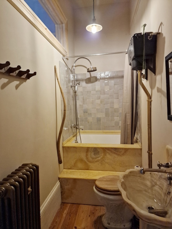 Sea Sprite, Old Victorian Hotel Beach Apartment With Hot Tub + Garden In Margate - Broadstairs