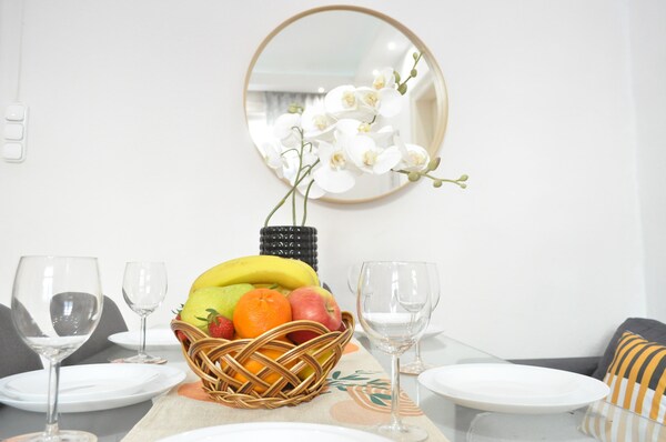 Top Central The Cozy Rhapsody Residence Budapest - Steps From Major Attractions - Budapest