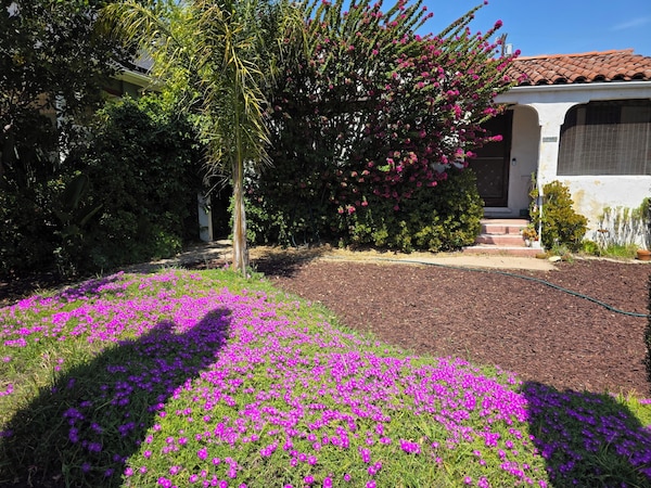 Highland Park Haven Furnished 1br Cottage W/ Parking & Wi-fi - Pasadena, CA