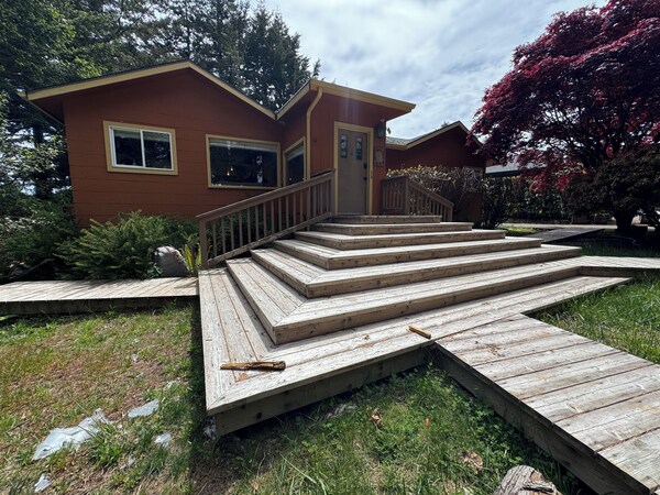 Home On South Slough - Coos Bay, OR