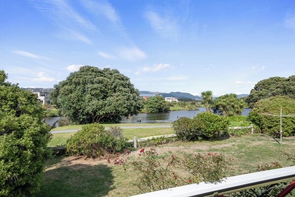 Coastal Drift - Waikanae Beach Holiday Home - Paraparaumu