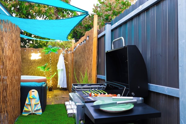 Romantic Heaven, Hot Tub, Bbq, 5 Min To Hard Rock Stadium, 15 Min To Beach - Miramar, FL