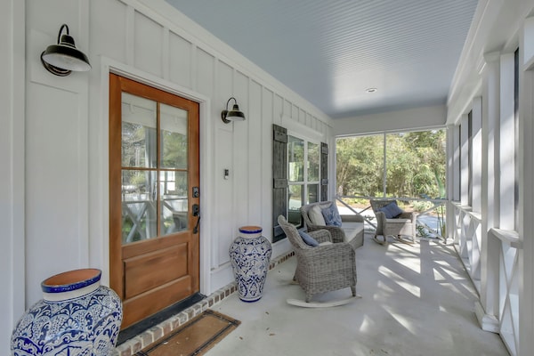 Kelsall Cottage, Gorgeous Home Perfect For Entertaining And Coastal Living With Private Back Yard, P - Brunswick, GA