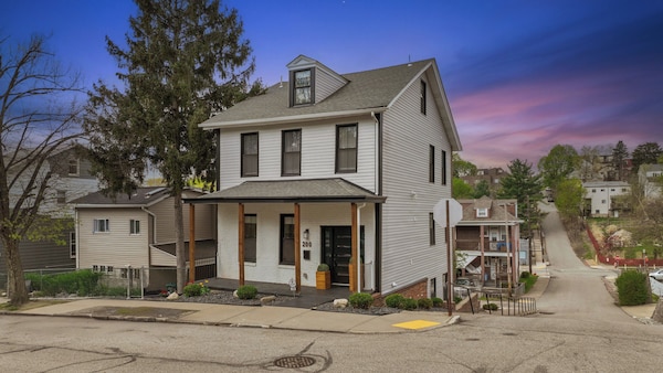 3br Stylish Retreat, Minutes From Downtown Pittsburgh, Free 3-car Parking - Pittsburgh