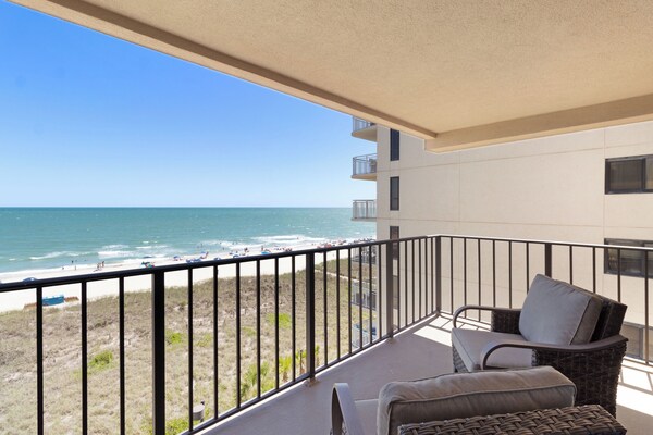 Sea Breeze Getaway: Beachfront W/ Balcony + Pool - North Myrtle Beach, SC