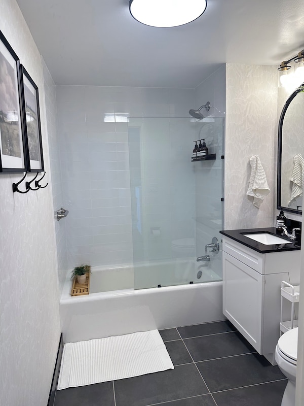 Iconic Views, Ideal Location: Your Perfect Nyc Apartment For 6 People - Astoria - Queens NY